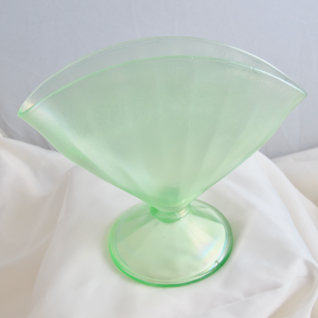 Radium glass fan vase - zikcab