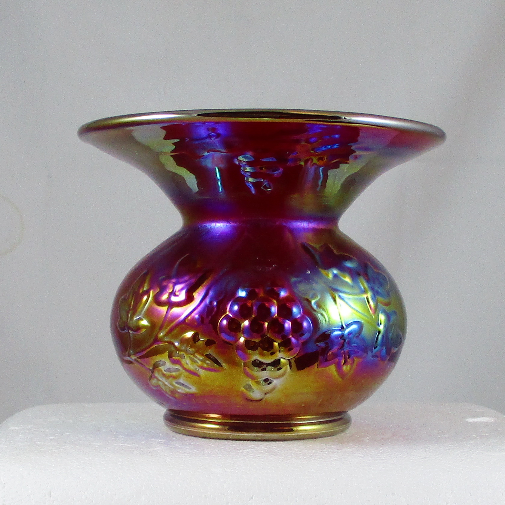 Gibson Red Grape Carnival Glass Spittoon Vase – Carnival Glass