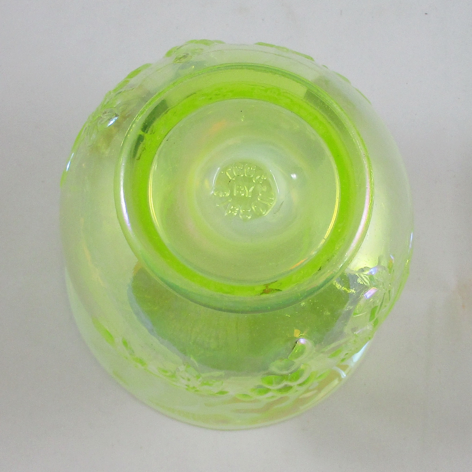 Gibson for TX CGC Vaseline Opal Grape Carnival Glass Spittoon Vase ...
